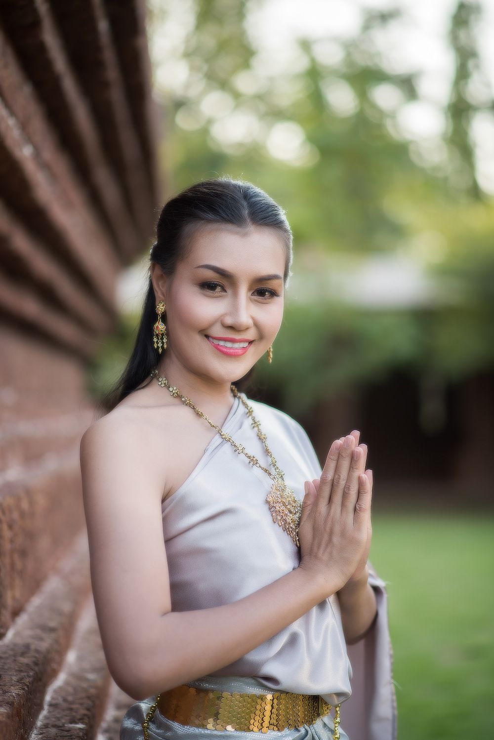 Thai Girls Guide: How to Find & Impress Them