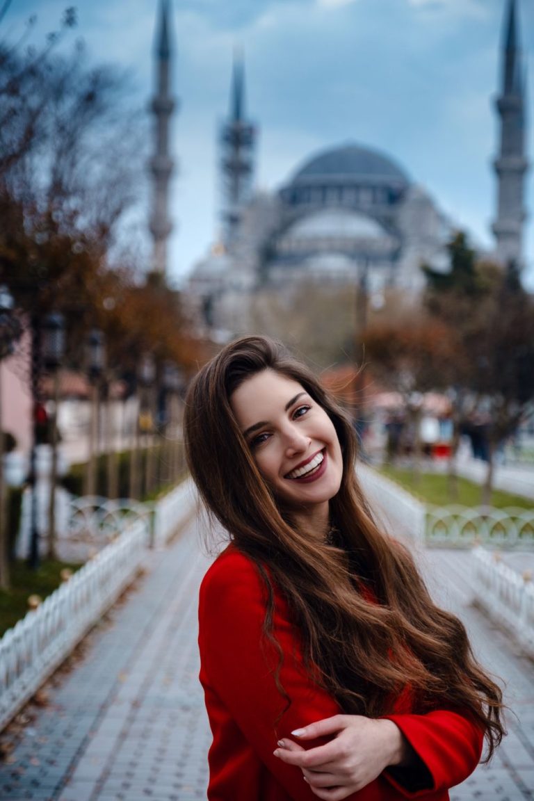 Guide to Turkish Women: What Are They Like in a Relationship?