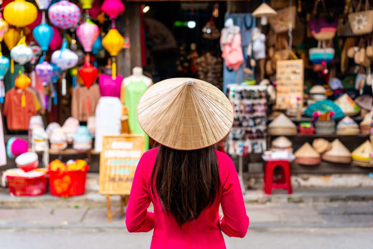 Vietnamese Women - Relationship Guide: How to Date Them Well